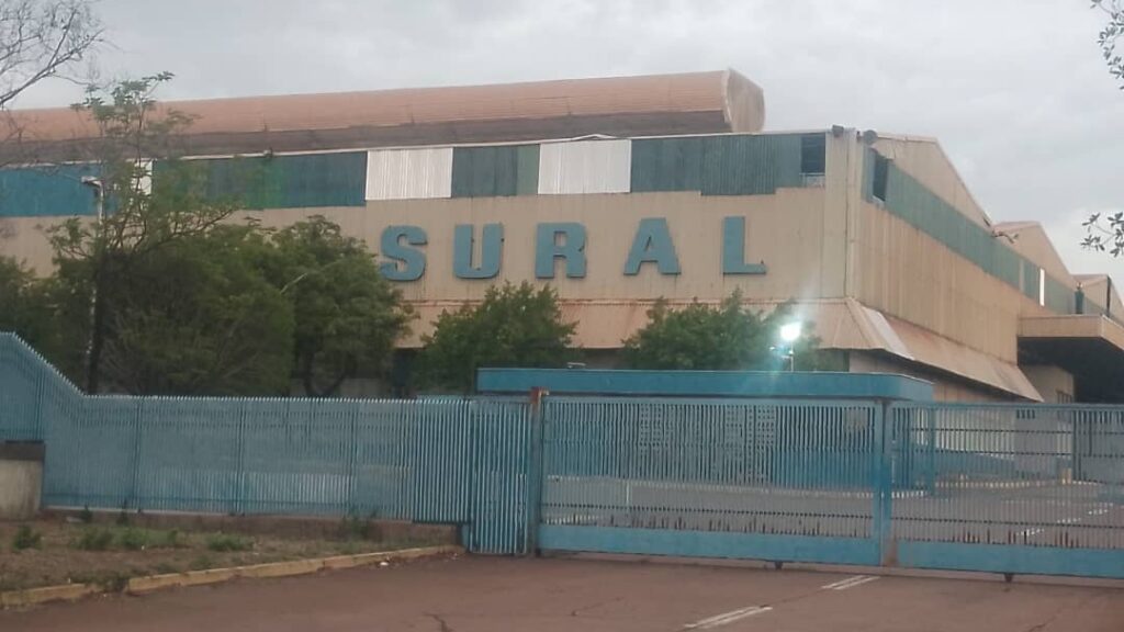 Partido Comunista de Venezuela condenan el "despojo" de beneficios a ...