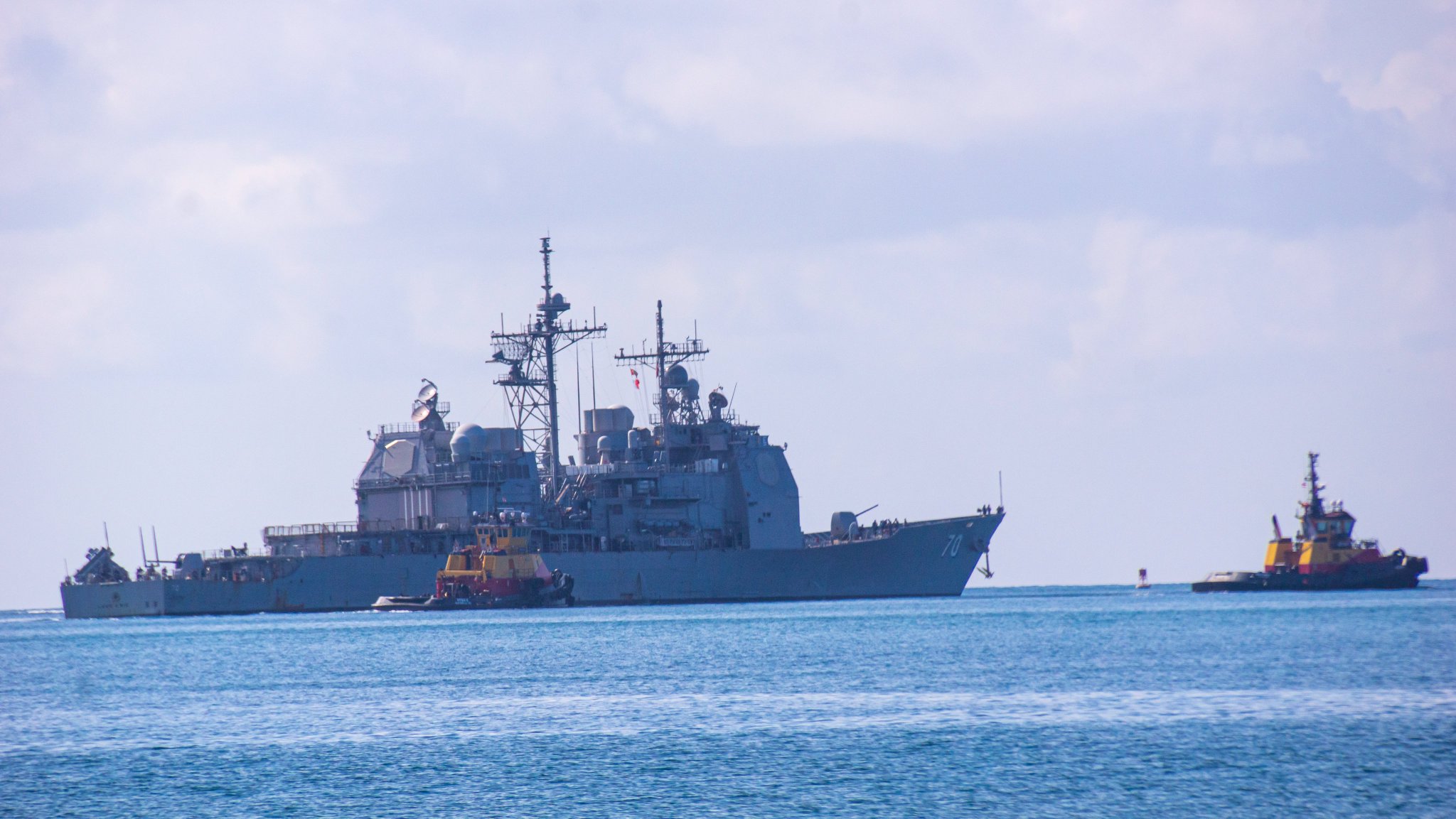 Avistan al crucero lanzamisiles USS Lake Erie salir del muelle de Ponce ...
